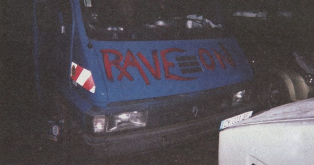 40 Pictures That Perfectly Capture The '90s Raves - Page 2 of 4 - Only ...