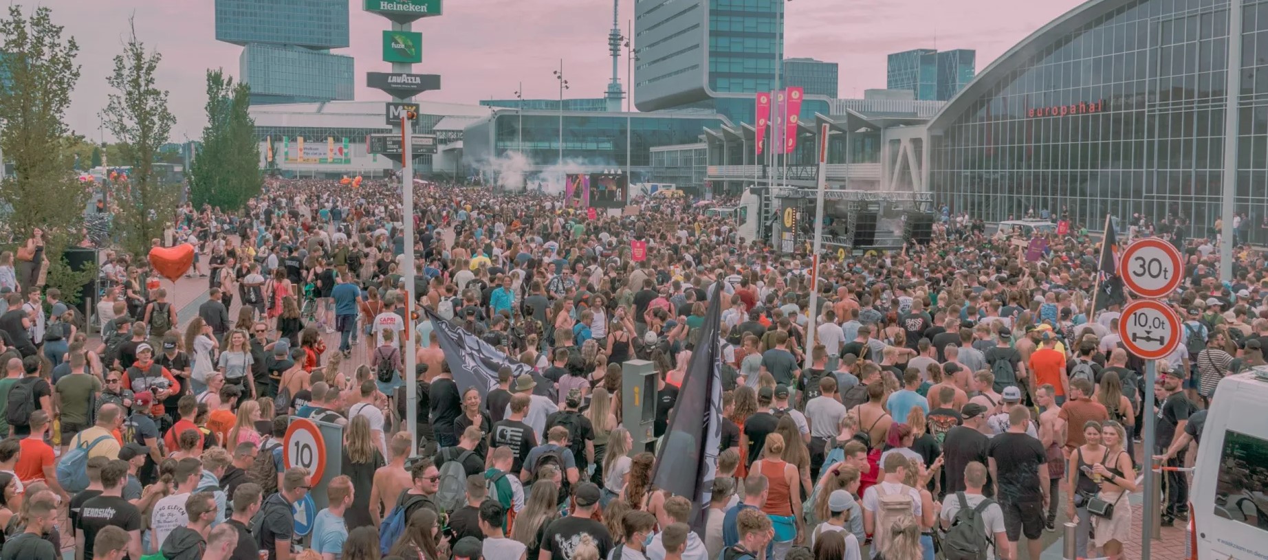 ‘Unmute’ - Holland's rave of 70,000 people - Only Techno