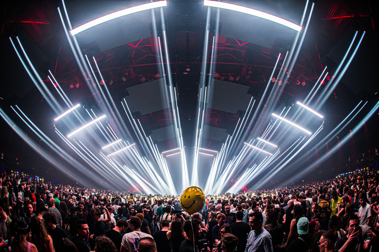 Rave Rebels brings immersive rave experience back to Brussels w/ Paula ...
